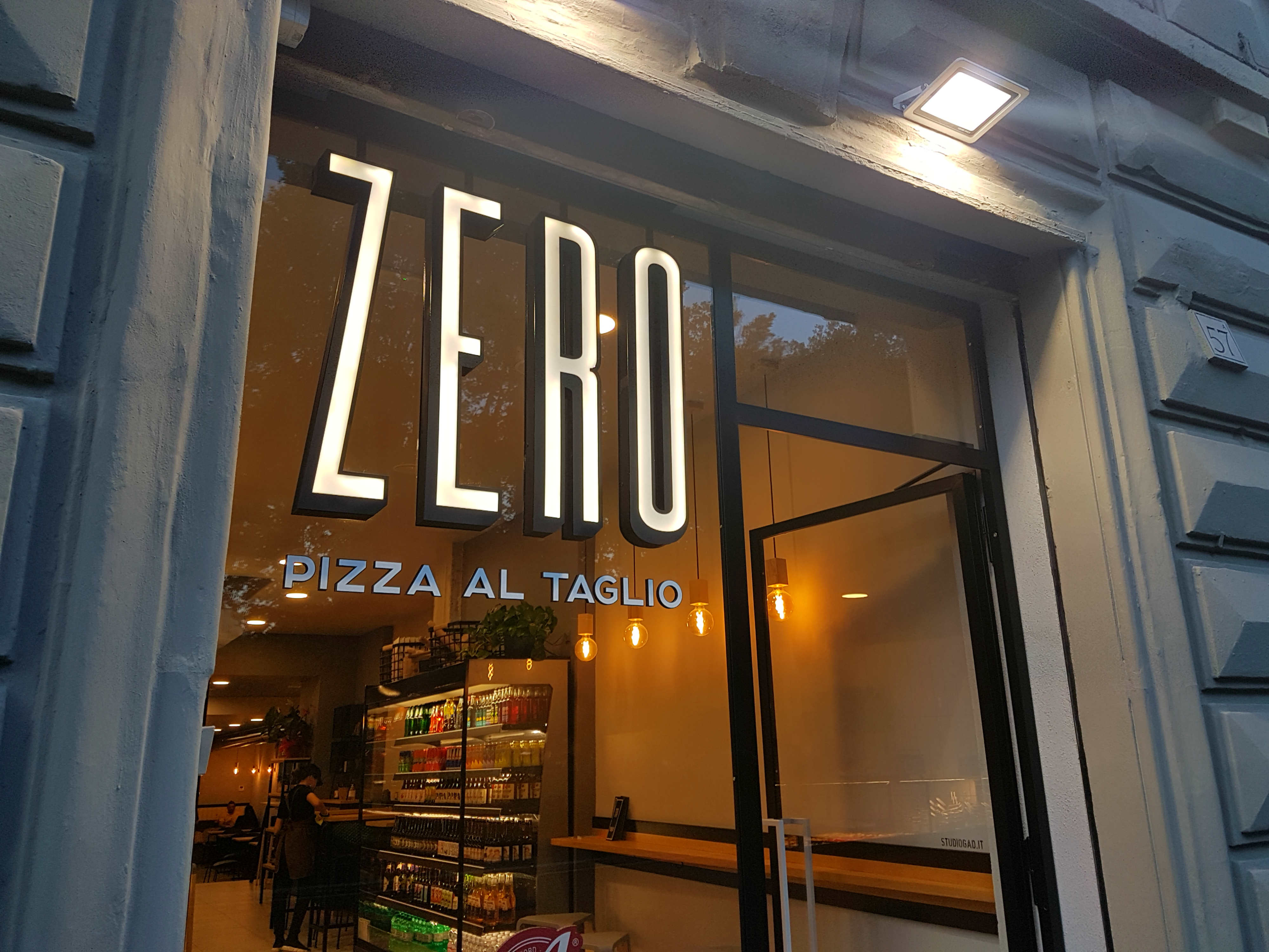 Rome's Zero Pizza serves gourmet pizza by the slice in Re di Roma ...